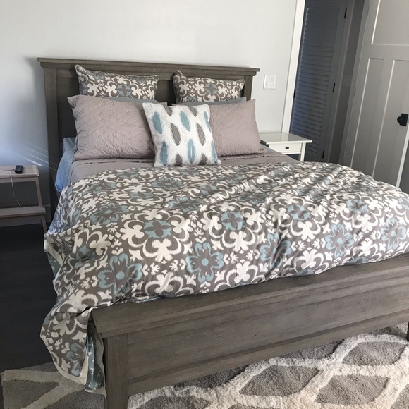 Real Simple | Bedding | Real Simple Brand Quilt And Shams | Poshmark